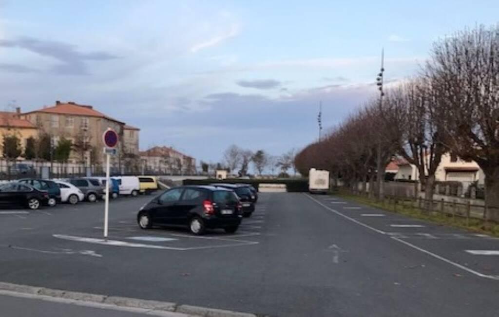 Parking du Mail - Commerces et services - Sites communaux